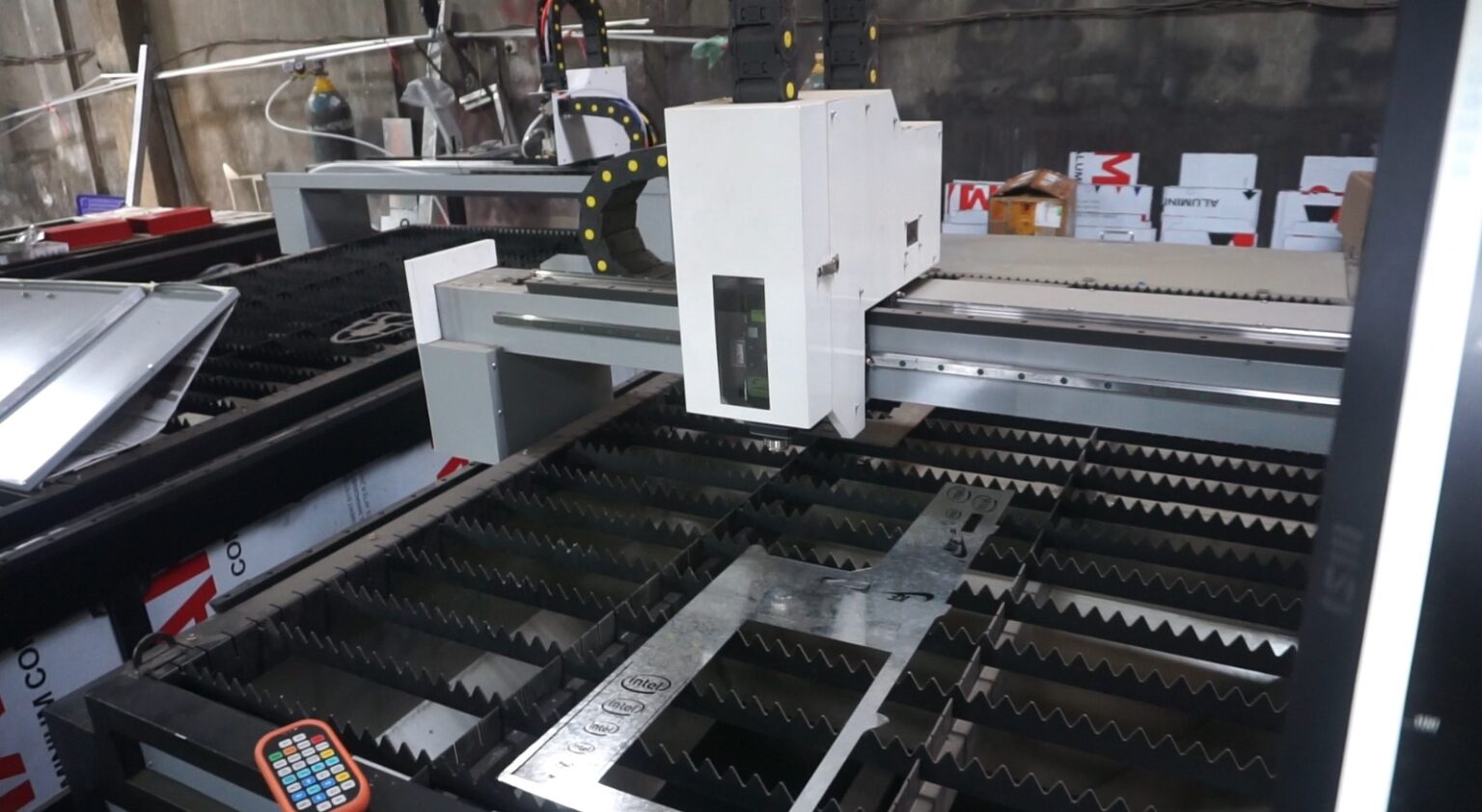 Apa Itu CNC Laser Cutting / Laser Cut ? Pengertian Dan Fungsinya